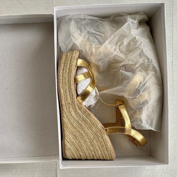 Andre Assous | Shoes | Andre Assous Wedges | Poshmark